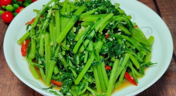 茼蒿炒肉茼蒿用焯水吗_焯水时间多久-第1张图片-山城妙识