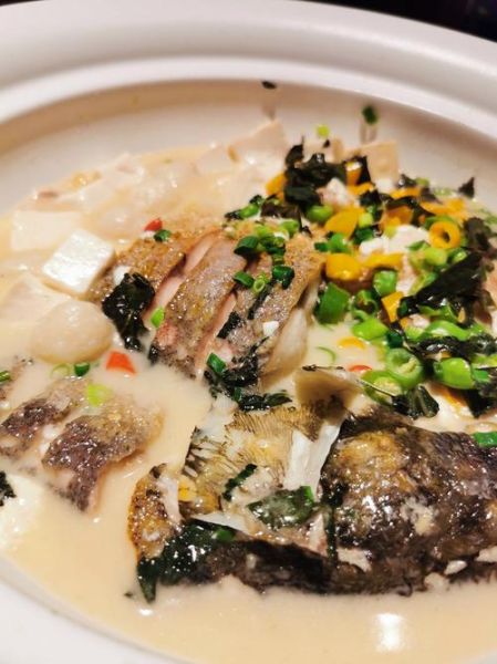 鱼头煲汤怎么做好吃_鱼头煲汤用什么鱼最好-第1张图片-山城妙识