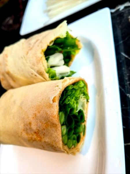 煎饼卷大葱怎么卷_煎饼卷大葱正宗做法-第1张图片-山城妙识