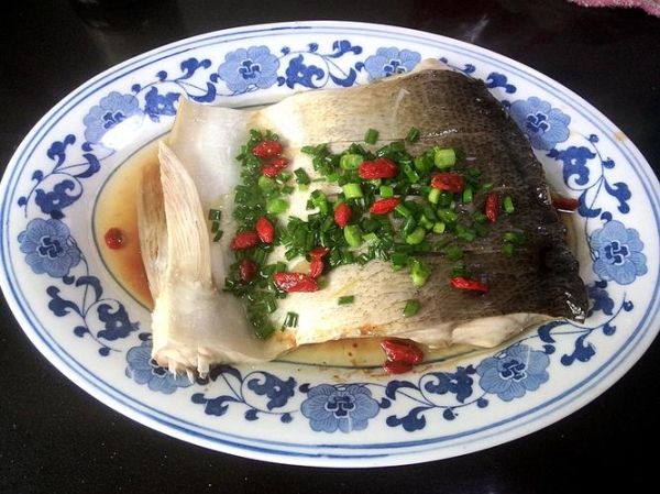 清蒸鲢鱼怎么做_清蒸鲢鱼蒸几分钟才鲜嫩-第2张图片-山城妙识