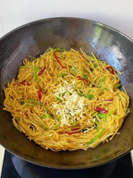 青椒土豆丝怎么炒才脆_青椒土豆丝高清图片细节解析-第1张图片-山城妙识