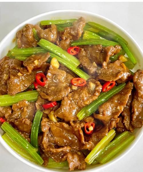 芹菜炒牛肉末怎么炒才嫩_芹菜炒牛肉末家常做法-第3张图片-山城妙识