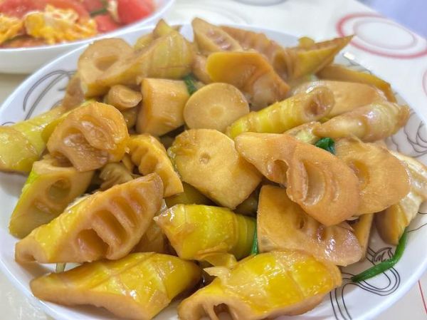 油焖笋怎么做_油焖笋用焯水吗-第2张图片-山城妙识