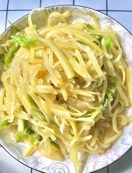 青椒炒土豆丝怎么做才脆_为什么饭店的更香-第1张图片-山城妙识
