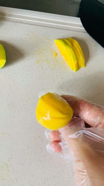 芒果寿司怎么做_芒果寿司卷详细步骤-第2张图片-山城妙识 芒果寿司怎么做_芒果寿司卷详细步骤-第2张图片-山城妙识