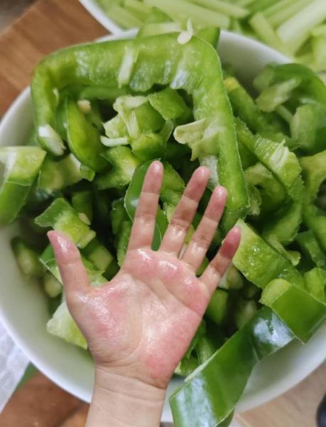 切辣椒辣手怎么缓解_辣椒辣手最快解决办法-第2张图片-山城妙识