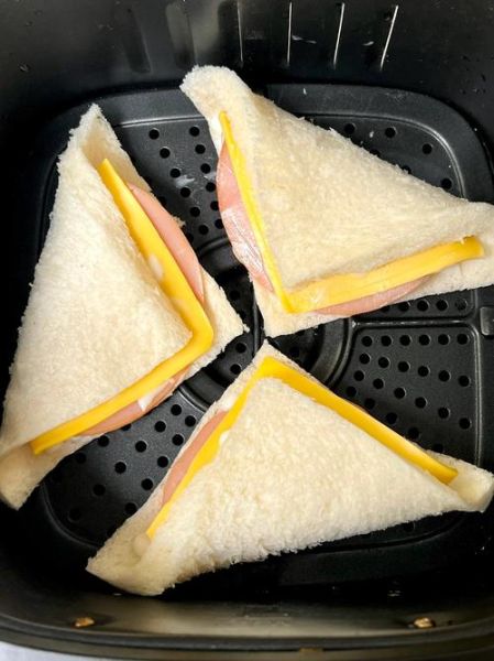 芝士吐司面包怎么做_芝士吐司面包的做法步骤-第1张图片-山城妙识