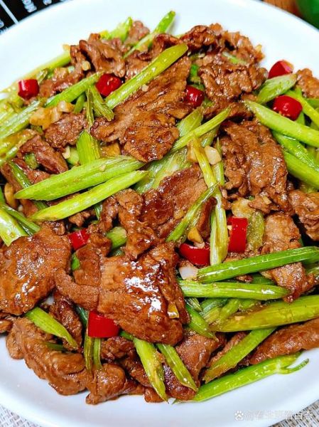 芹菜炒牛肉丝怎么炒才嫩_芹菜炒牛肉丝用什么部位-第3张图片-山城妙识 芹菜炒牛肉丝怎么炒才嫩_芹菜炒牛肉丝用什么部位-第3张图片-山城妙识