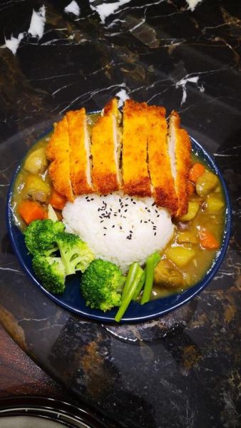 黄金咖喱猪扒饭怎么做_黄金咖喱猪扒饭热量高吗-第1张图片-山城妙识