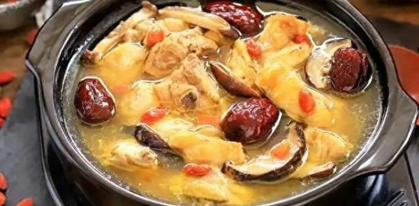 香菇红枣鸡汤怎么炖好喝_香菇红枣鸡汤的做法步骤-第3张图片-山城妙识