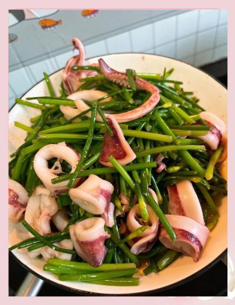 鱿鱼炒韭菜怎么做_鱿鱼炒韭菜热量高吗-第2张图片-山城妙识 鱿鱼炒韭菜怎么做_鱿鱼炒韭菜热量高吗-第2张图片-山城妙识