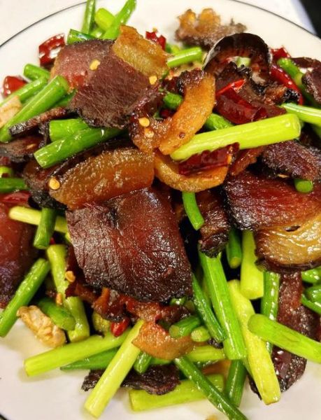 腊肉炒什么菜好吃_腊肉适合搭配哪些蔬菜-第1张图片-山城妙识 腊肉炒什么菜好吃_腊肉适合搭配哪些蔬菜-第1张图片-山城妙识