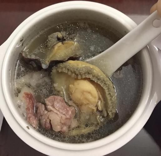 鲍鱼汤放什么材料煲_鲍鱼汤煲多久最好喝-第1张图片-山城妙识