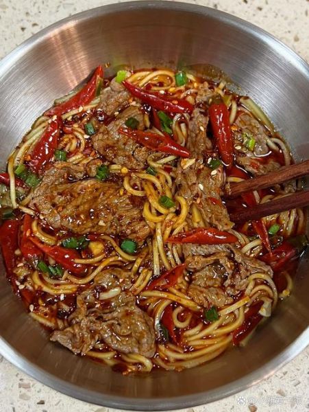 牛肉火锅面怎么做好吃_家常牛肉火锅面做法大全-第2张图片-山城妙识 牛肉火锅面怎么做好吃_家常牛肉火锅面做法大全-第2张图片-山城妙识