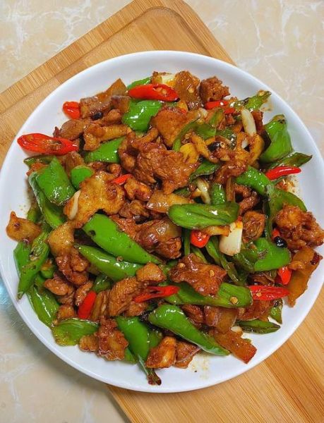 辣椒炒肉怎么做_辣椒炒肉做法大全集-第1张图片-山城妙识