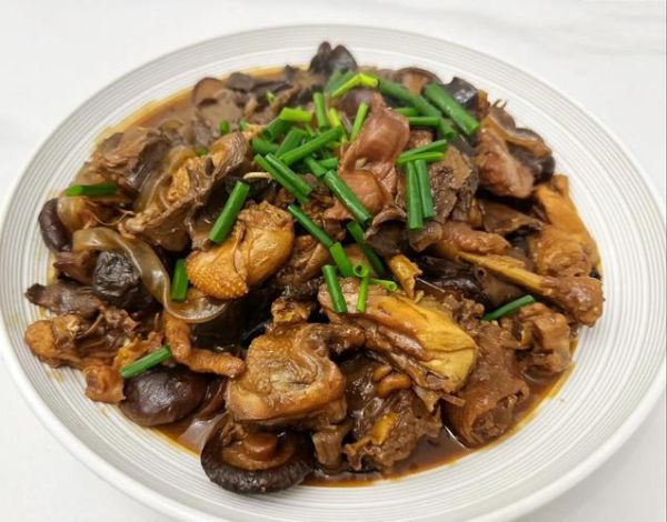 鸡肉炖蘑菇怎么做_鸡肉炖蘑菇的家常做法大全-第1张图片-山城妙识 鸡肉炖蘑菇怎么做_鸡肉炖蘑菇的家常做法大全-第1张图片-山城妙识