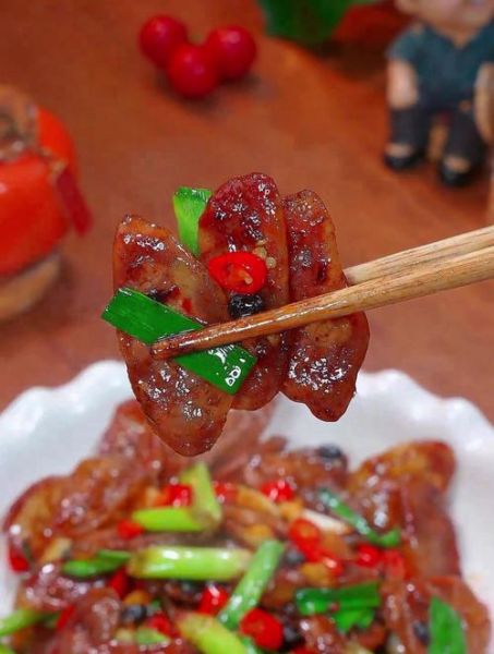 炒腊肠怎么炒好吃_腊肠炒之前要不要焯水-第3张图片-山城妙识