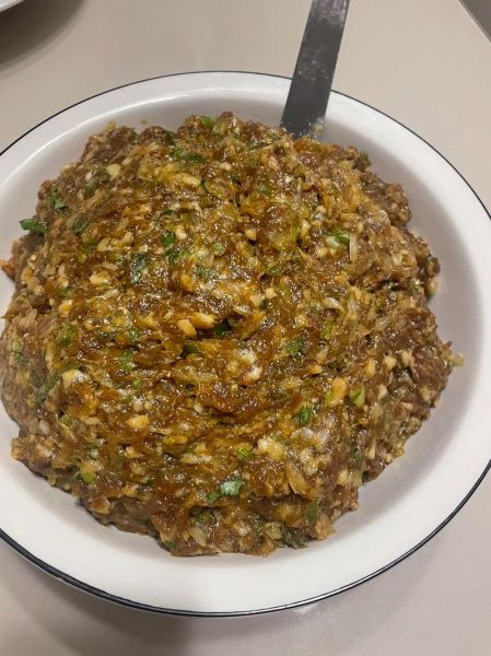 大葱肉饺子馅怎么调好吃_大葱猪肉馅调馅秘诀-第1张图片-山城妙识