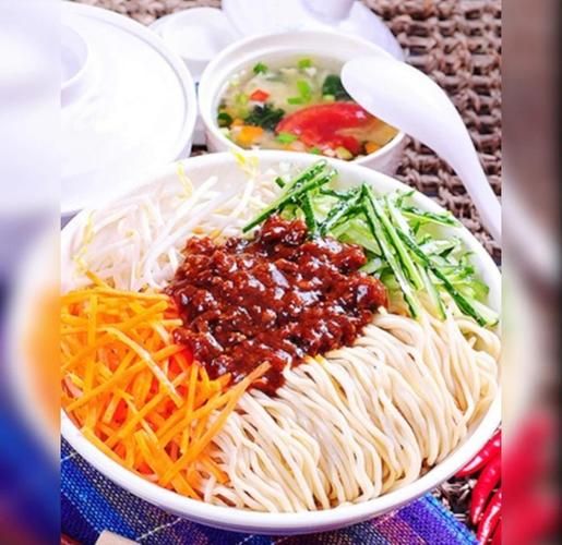 六必居老北京炸酱面怎么做_炸酱面用什么酱最好吃-第2张图片-山城妙识 六必居老北京炸酱面怎么做_炸酱面用什么酱最好吃-第2张图片-山城妙识