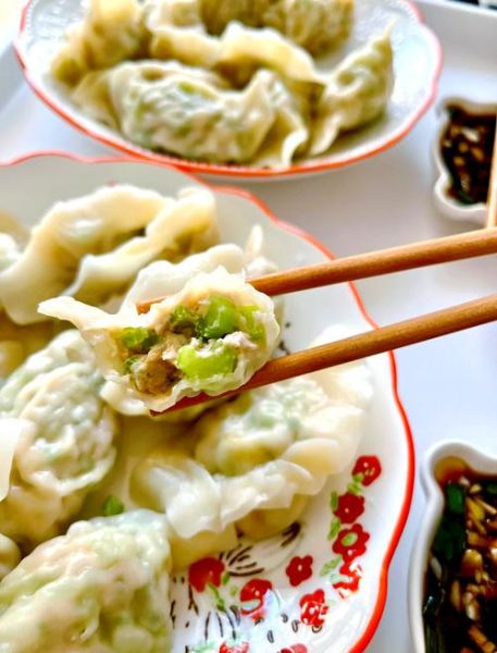 芹菜饺子怎么和面不破皮_芹菜饺子馅怎么调才鲜嫩-第1张图片-山城妙识