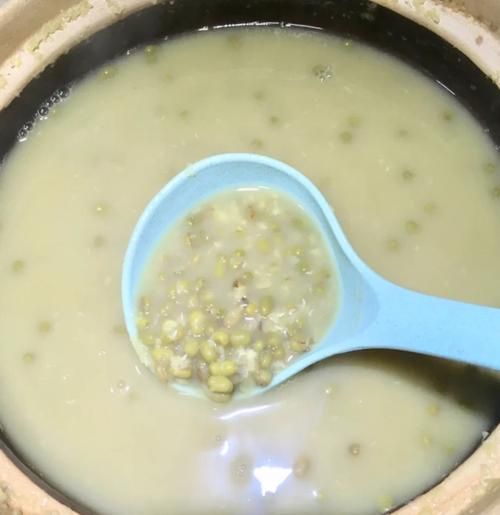 绿豆沙饮品怎么做_绿豆沙不糊锅的窍门-第1张图片-山城妙识