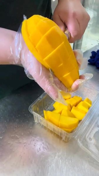 大芒果怎么削皮最方便_大芒果削皮技巧-第3张图片-山城妙识 大芒果怎么削皮最方便_大芒果削皮技巧-第3张图片-山城妙识