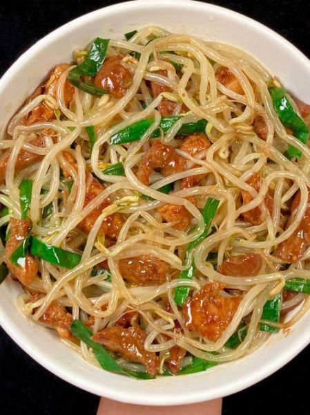 绿豆芽炒肉怎么做_绿豆芽炒肉热量高吗-第1张图片-山城妙识 绿豆芽炒肉怎么做_绿豆芽炒肉热量高吗-第1张图片-山城妙识