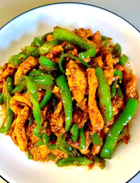 青椒炒肉怎么炒才嫩_青椒炒肉先炒肉还是先炒青椒-第1张图片-山城妙识