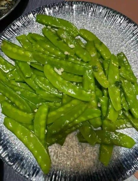清炒荷兰豆怎么做好吃_清炒荷兰豆要不要焯水-第1张图片-山城妙识