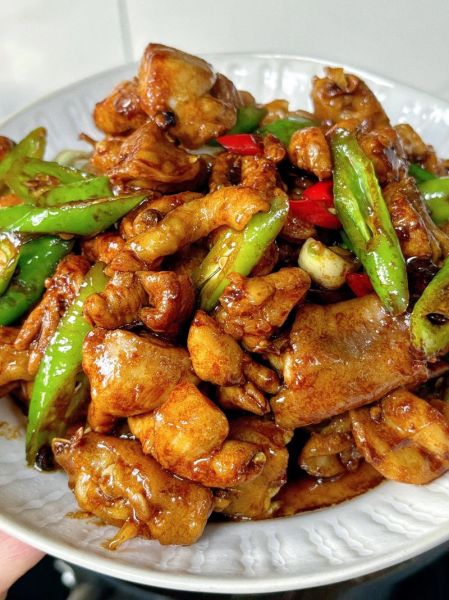 新鲜鸡肉怎么炒好吃_鸡肉嫩滑不柴的秘诀-第1张图片-山城妙识 新鲜鸡肉怎么炒好吃_鸡肉嫩滑不柴的秘诀-第1张图片-山城妙识