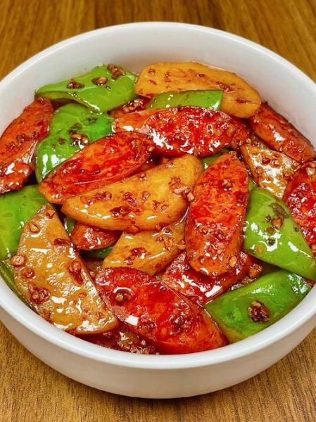 大辣椒炒肉土豆片怎么做_大辣椒炒肉土豆片家常做法-第1张图片-山城妙识