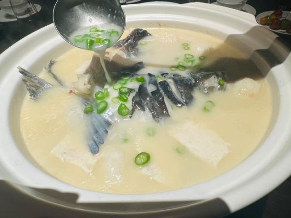 大头鱼汤的做法_如何去除土腥味-第1张图片-山城妙识