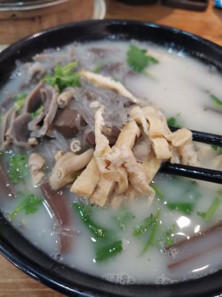 鸭血粉丝汤的做法_鸭血粉丝汤的家常做法-第1张图片-山城妙识