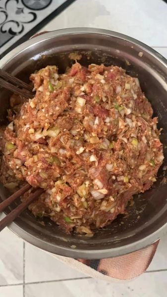 羊肉饺子怎么调馅不膻_羊肉饺子馅怎么做好吃-第2张图片-山城妙识