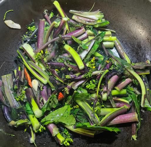 清炒红菜苔怎么做_红菜苔焯水还是不焯水-第2张图片-山城妙识