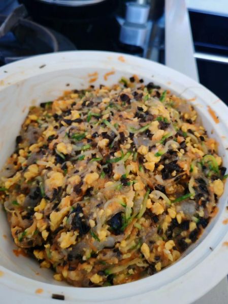 虾三鲜馅儿饺子怎么做_虾三鲜馅儿饺子馅怎么调-第1张图片-山城妙识