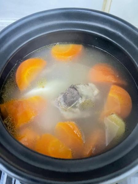 胡萝卜排骨汤图片大全_怎么做才奶白不腥-第1张图片-山城妙识