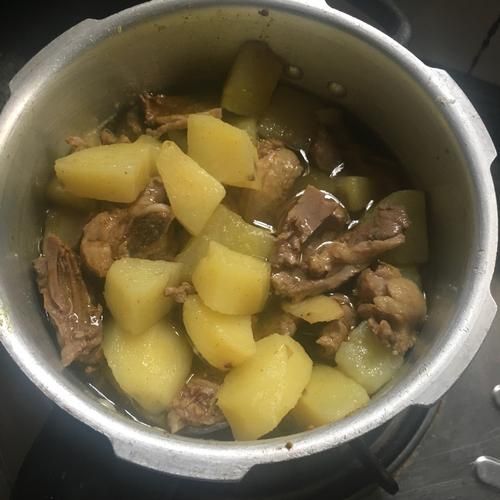 鸭腿炖土豆怎么做_鸭腿炖土豆要焯水吗-第2张图片-山城妙识
