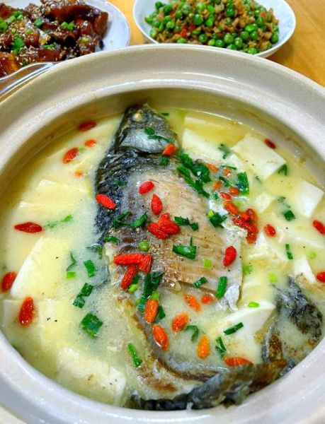鲫鱼炖豆腐汤怎么做好吃_鲫鱼豆腐汤去腥技巧-第1张图片-山城妙识
