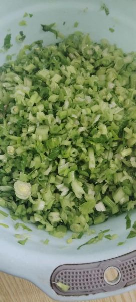 芹菜馅饺子怎么调馅好吃_芹菜饺子馅不柴的秘诀-第1张图片-山城妙识