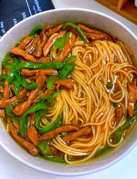 青椒肉丝面怎么做_家常做法步骤-第1张图片-山城妙识