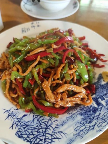 尖椒炒肉家常做法大全_尖椒炒肉怎么做才嫩-第3张图片-山城妙识