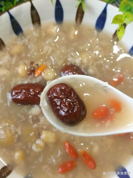 银耳莲子八宝粥怎么做_银耳莲子八宝粥需要泡多久-第2张图片-山城妙识 银耳莲子八宝粥怎么做_银耳莲子八宝粥需要泡多久-第2张图片-山城妙识