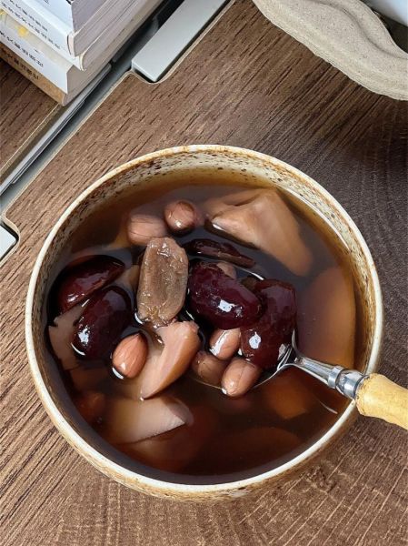 夏季滋阴养生煲什么汤好_如何选食材不上火-第1张图片-山城妙识
