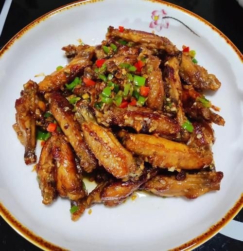 鸡翅跟什么菜配炒好吃_鸡翅炒什么菜最香-第3张图片-山城妙识 鸡翅跟什么菜配炒好吃_鸡翅炒什么菜最香-第3张图片-山城妙识