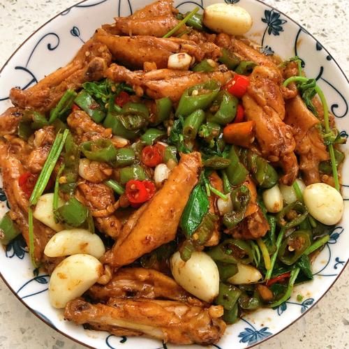 鸡翅跟什么菜配炒好吃_鸡翅炒什么菜最香-第1张图片-山城妙识 鸡翅跟什么菜配炒好吃_鸡翅炒什么菜最香-第1张图片-山城妙识