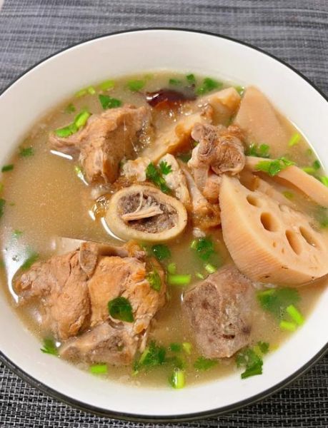 黄豆莲藕排骨汤的功效与作用_孕妇能喝吗-第1张图片-山城妙识