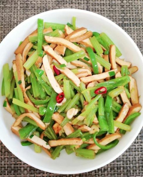香干炒芹菜怎么做_香干炒芹菜热量高吗-第1张图片-山城妙识