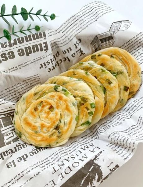 葱花小油饼怎么做才酥脆_葱花小油饼的家常做法窍门-第1张图片-山城妙识