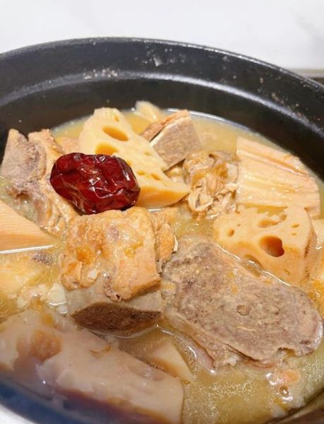 莲藕排骨汤可以放红枣吗_红枣用量与功效-第1张图片-山城妙识 莲藕排骨汤可以放红枣吗_红枣用量与功效-第1张图片-山城妙识